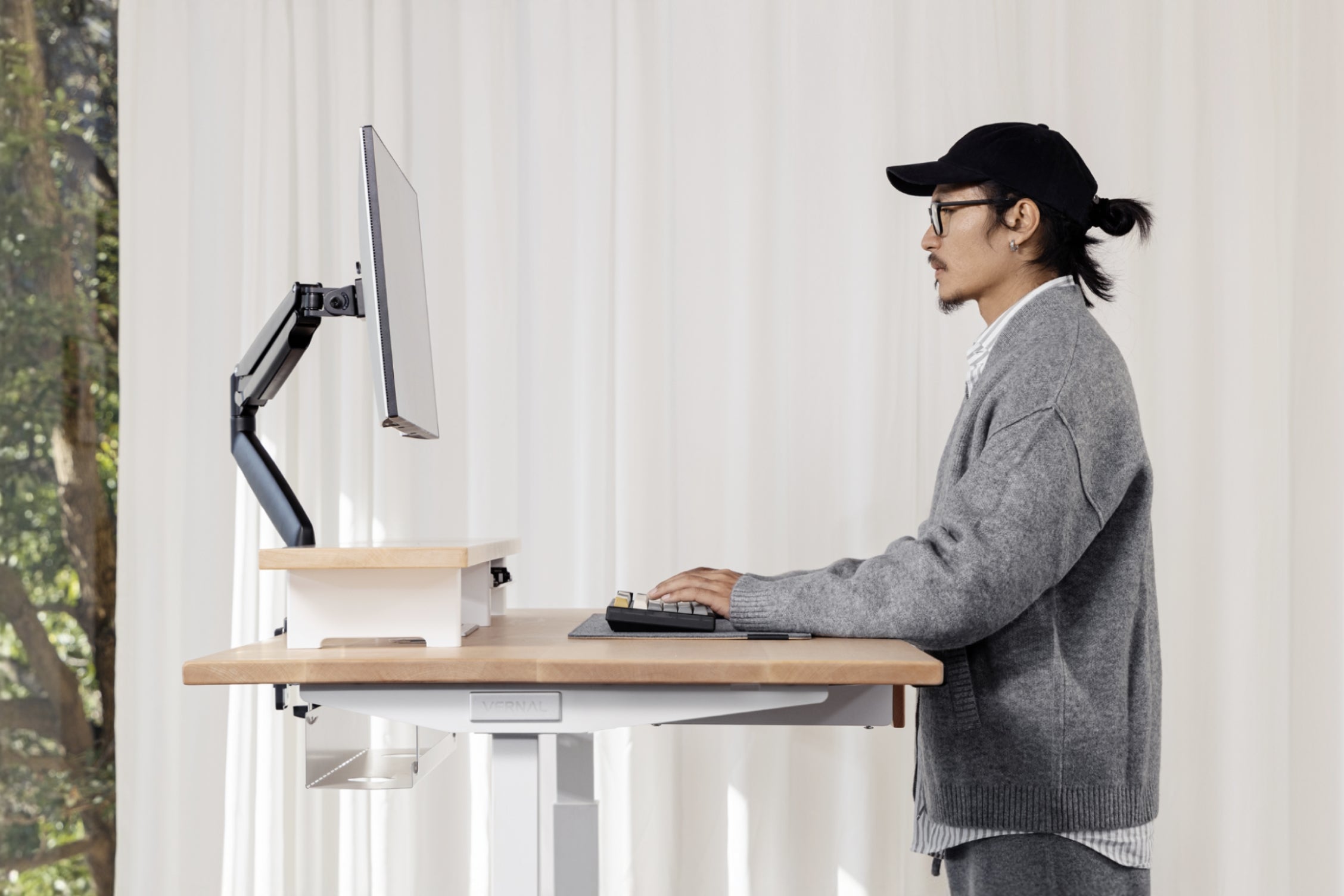 How Depth Should Your Desk Be? - Vernal